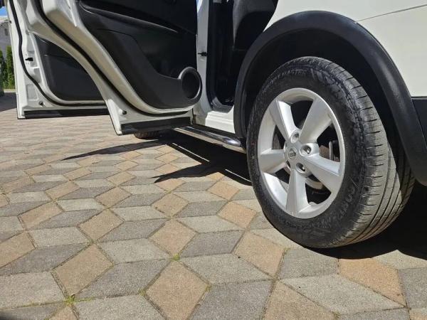 White Nissan Qashqai 2009 in Talsi, with an engine capacity of 1.50 L and mileage of 196 thousand km for 4750 €, photo 5 on AUTOMOTO.COM.LV