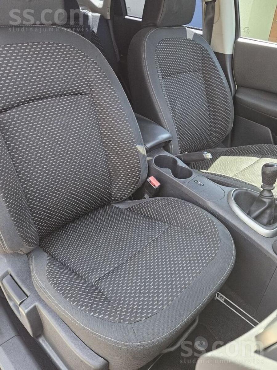 Balts Nissan Qashqai 2009 Talsi, ar dzinēja tilpumu 1.50 L un nobraukumu 196 tūkst. km par 4750 €, foto 15 vietnē AUTOMOTO.COM.LV