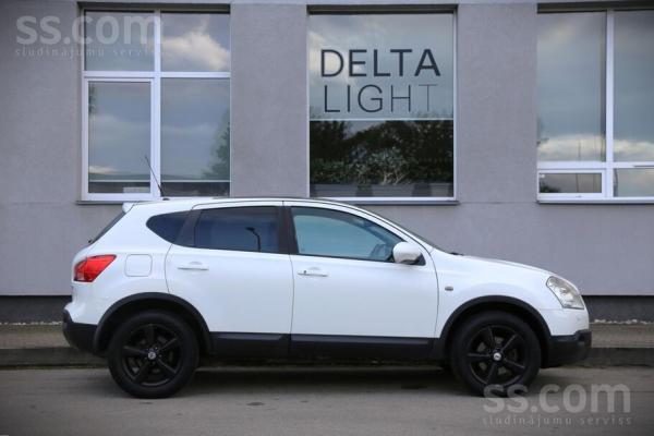 White Nissan Qashqai 2009 in Riga, with an engine capacity of 2.00 L and mileage of 264 thousand km for 3995 €, photo 4 on AUTOMOTO.COM.LV