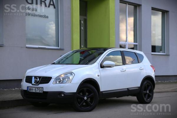 Nissan Qashqai 2009 in Riga on AUTOMOTO.COM.LV White Nissan Qashqai 2009 in Riga, with an engine capacity of 2.00 L and mileage of 264 thousand km for 3995 €, photo 1 on AUTOMOTO.COM.LV