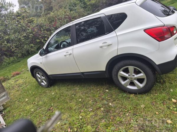 Balts Nissan Qashqai 2009 Kuldīga, ar dzinēja tilpumu 2.00 L un nobraukumu 225 tūkst. km par 4100 €, foto 3 vietnē AUTOMOTO.COM.LV