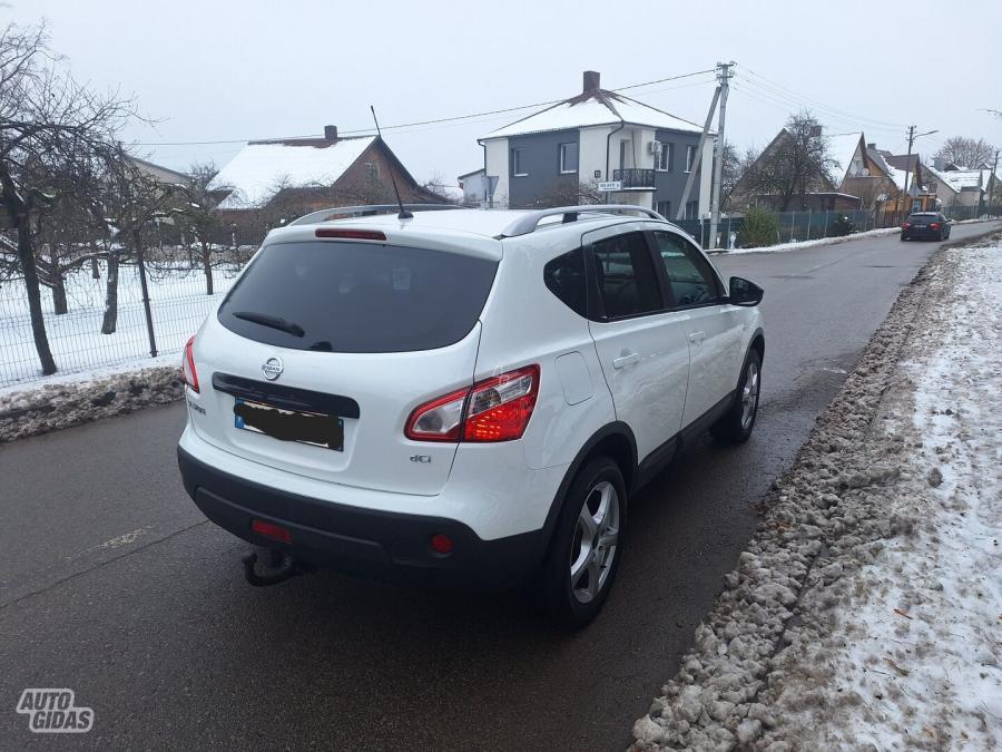 White Nissan Qashqai 2010 in Taurage, with an engine capacity of 1.50 L and mileage of 233 thousand km for 4700 €, photo 4 on AUTOMOTO.COM.LV