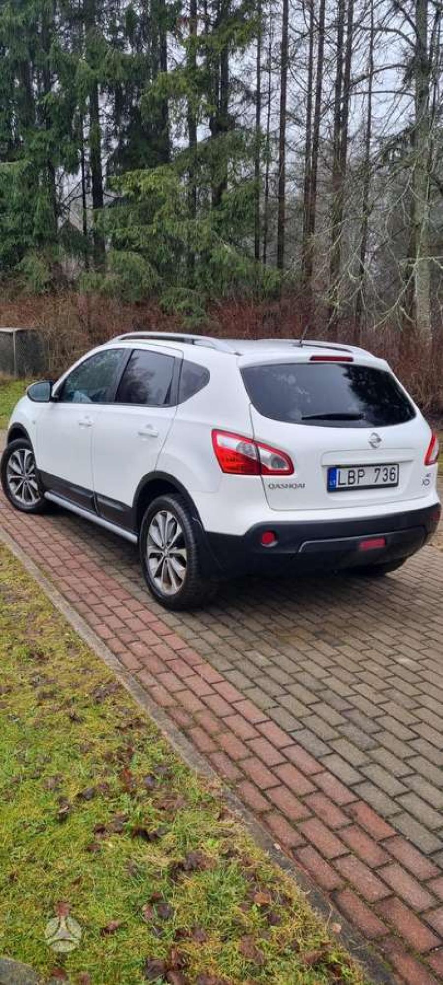 White Nissan Qashqai 2010 in Vilnius, with an engine capacity of 2.00 L and mileage of 347 thousand km for 3650 €, photo 5 on AUTOMOTO.COM.LV