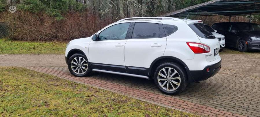 White Nissan Qashqai 2010 in Vilnius, with an engine capacity of 2.00 L and mileage of 347 thousand km for 3650 €, photo 6 on AUTOMOTO.COM.LV