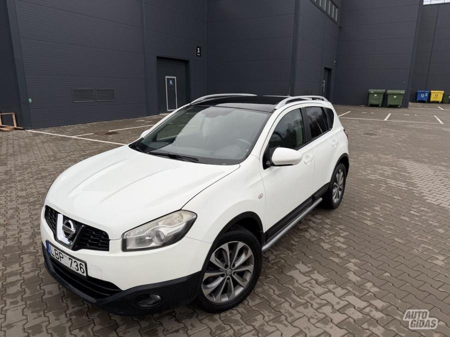 White Nissan Qashqai 2010 in Kaunas, with an engine capacity of 2.00 L and mileage of 340 thousand km for 5290 €, photo 2 on AUTOMOTO.COM.LV