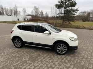 White Nissan Qashqai 2010 in Kaunas, with an engine capacity of 2.00 L and mileage of 340 thousand km for 5290 €, photo 3 on AUTOMOTO.COM.LV
