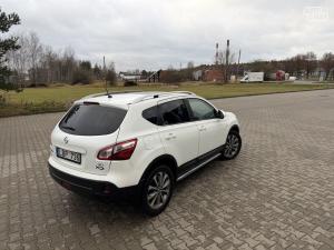 White Nissan Qashqai 2010 in Kaunas, with an engine capacity of 2.00 L and mileage of 340 thousand km for 5290 €, photo 4 on AUTOMOTO.COM.LV