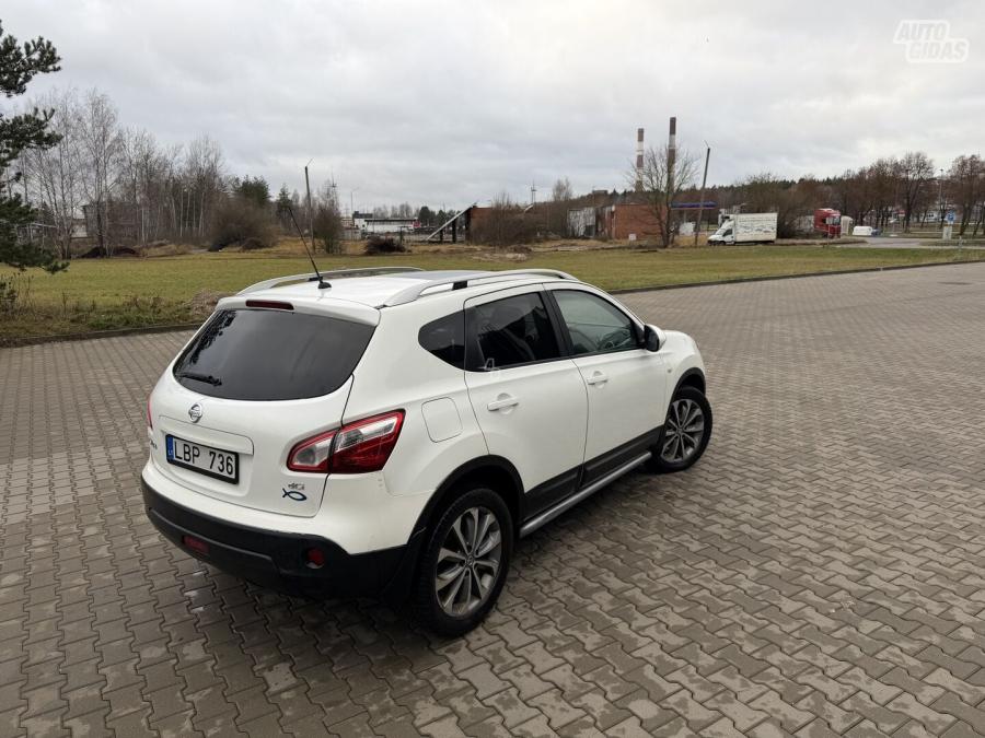 White Nissan Qashqai 2010 in Kaunas, with an engine capacity of 2.00 L and mileage of 340 thousand km for 5290 €, photo 4 on AUTOMOTO.COM.LV