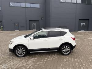 White Nissan Qashqai 2010 in Kaunas, with an engine capacity of 2.00 L and mileage of 340 thousand km for 5290 €, photo 5 on AUTOMOTO.COM.LV
