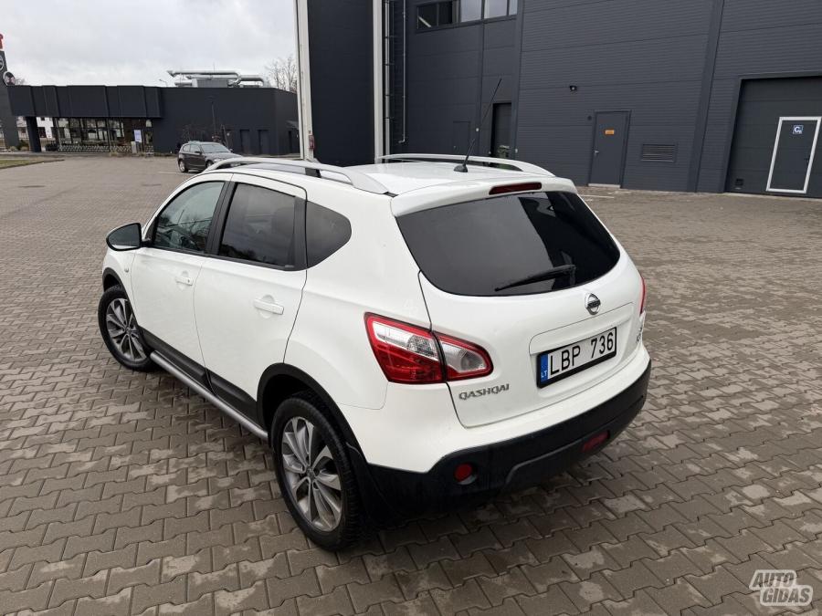 White Nissan Qashqai 2010 in Kaunas, with an engine capacity of 2.00 L and mileage of 340 thousand km for 5290 €, photo 6 on AUTOMOTO.COM.LV