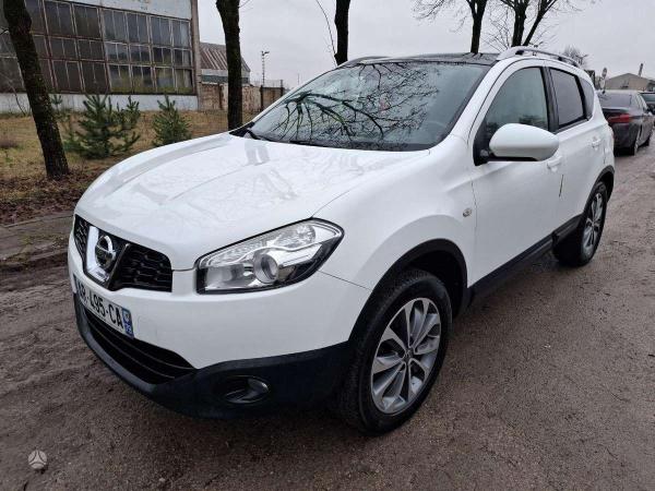 White Nissan Qashqai 2010 in Taurage, with an engine capacity of 1.46 L and mileage of 238 thousand km for 4500 €, photo 1 on AUTOMOTO.COM.LV