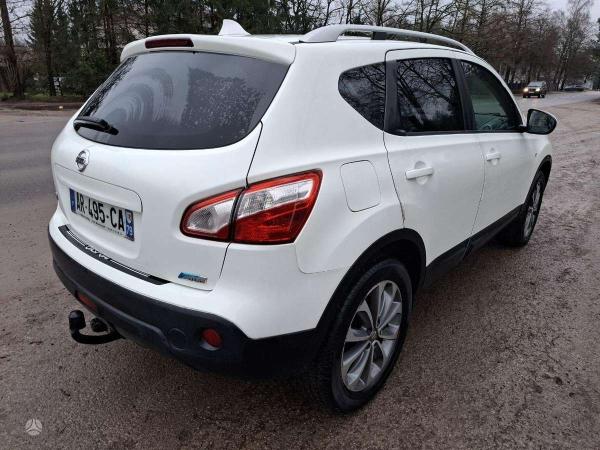 White Nissan Qashqai 2010 in Taurage, with an engine capacity of 1.46 L and mileage of 238 thousand km for 4500 €, photo 3 on AUTOMOTO.COM.LV