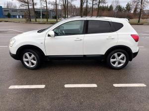 White Nissan Qashqai 2010 in Panevezys, with an engine capacity of 1.46 L and mileage of 244 thousand km for 3900 €, photo 5 on AUTOMOTO.COM.LV