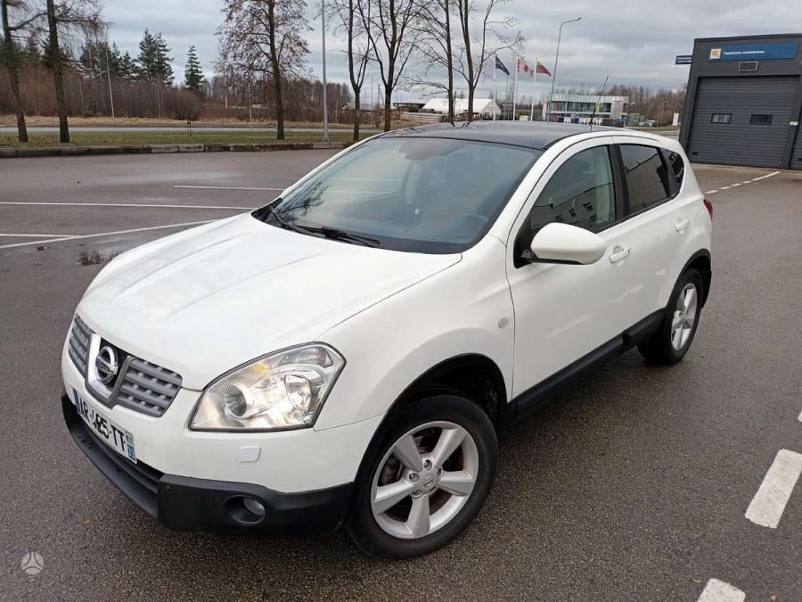 White Nissan Qashqai 2010 in Panevezys, with an engine capacity of 1.46 L and mileage of 244 thousand km for 3900 €, photo 6 on AUTOMOTO.COM.LV