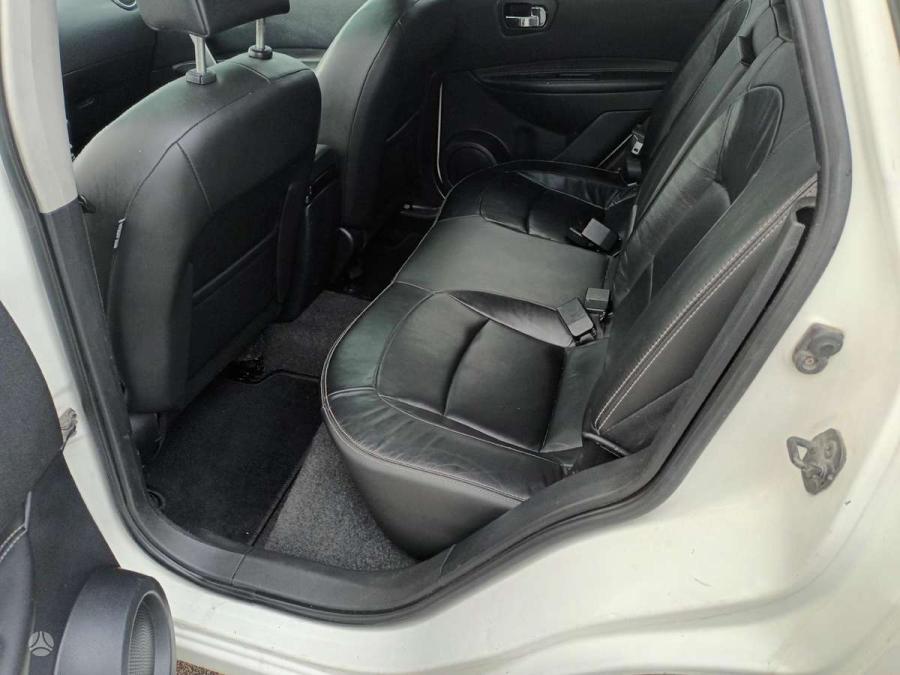 White Nissan Qashqai 2010 in Panevezys, with an engine capacity of 1.46 L and mileage of 244 thousand km for 3900 €, photo 13 on AUTOMOTO.COM.LV