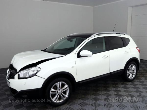 White Nissan Qashqai 2010 in Tallinn, with an engine capacity of 1.60 L and mileage of 172 thousand km for 1799 €, photo 2 on AUTOMOTO.COM.LV