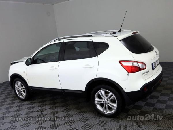 White Nissan Qashqai 2010 in Tallinn, with an engine capacity of 1.60 L and mileage of 172 thousand km for 1799 €, photo 4 on AUTOMOTO.COM.LV