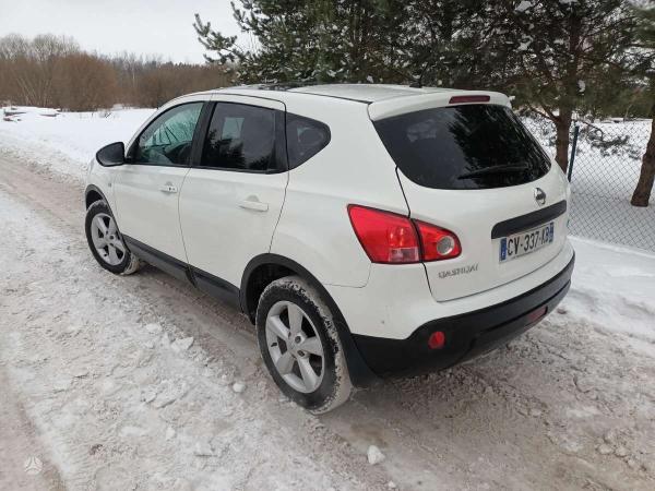 Balts Nissan Qashqai 2010 Panevēža, ar dzinēja tilpumu 1.46 L un nobraukumu 245 tūkst. km par 3900 €, foto 3 vietnē AUTOMOTO.COM.LV