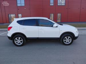 White Nissan Qashqai 2010 in Vilkaviskis, with an engine capacity of 1.50 L and mileage of 293 thousand km for 3250 €, photo 3 on AUTOMOTO.COM.LV