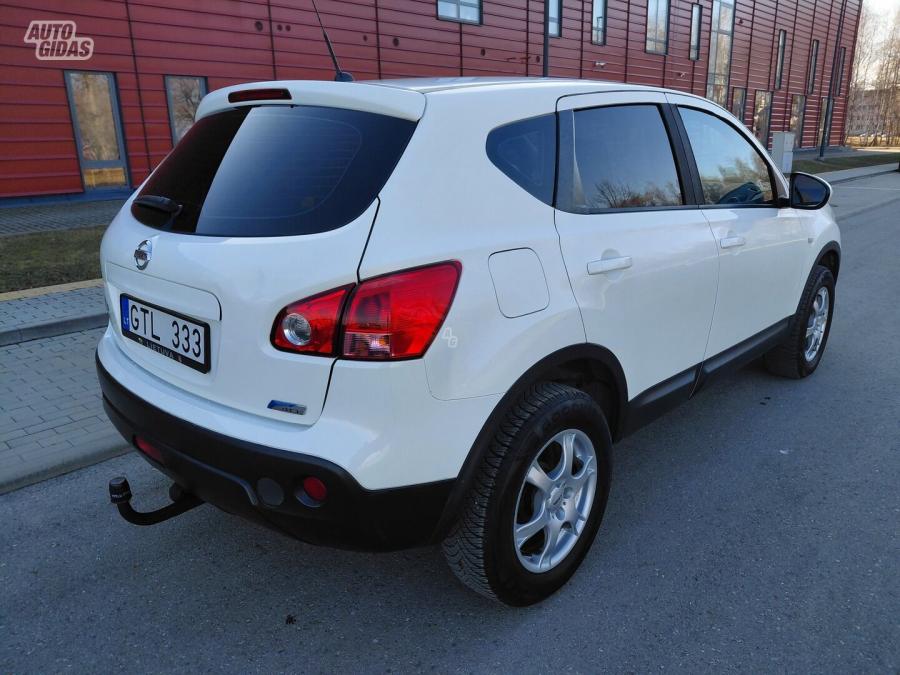 White Nissan Qashqai 2010 in Vilkaviskis, with an engine capacity of 1.50 L and mileage of 293 thousand km for 3250 €, photo 4 on AUTOMOTO.COM.LV