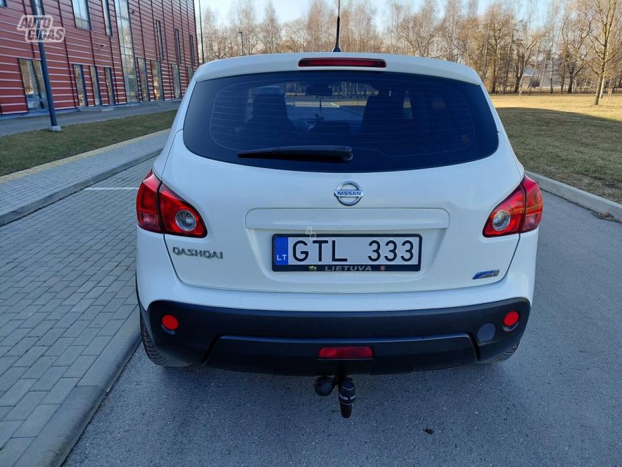 White Nissan Qashqai 2010 in Vilkaviskis, with an engine capacity of 1.50 L and mileage of 293 thousand km for 3250 €, photo 5 on AUTOMOTO.COM.LV