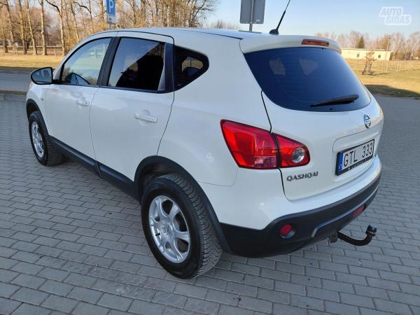 White Nissan Qashqai 2010 in Vilkaviskis, with an engine capacity of 1.50 L and mileage of 293 thousand km for 3250 €, photo 7 on AUTOMOTO.COM.LV