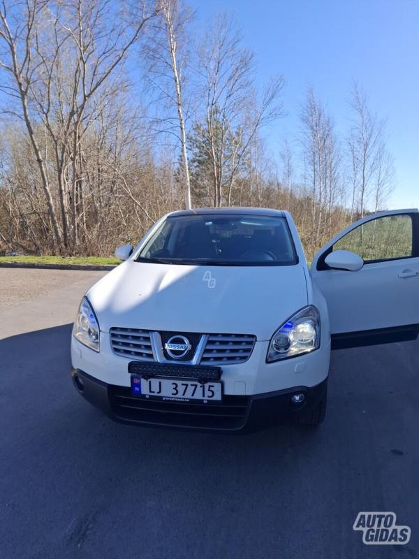 White Nissan Qashqai 2010 in Klaipeda, with an engine capacity of 1.50 L and mileage of 218 thousand km for 4200 €, photo 1 on AUTOMOTO.COM.LV