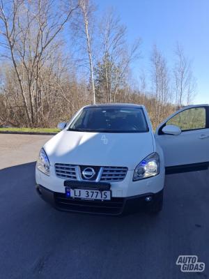 White Nissan Qashqai 2010 in Klaipeda, with an engine capacity of 1.50 L and mileage of 218 thousand km for 4200 €, photo  on AUTOMOTO.COM.LV
