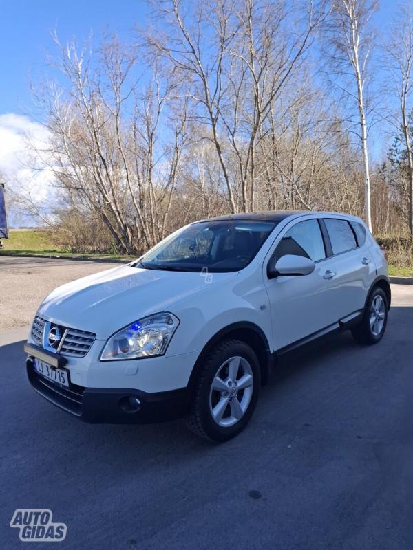 White Nissan Qashqai 2010 in Klaipeda, with an engine capacity of 1.50 L and mileage of 218 thousand km for 4200 €, photo 5 on AUTOMOTO.COM.LV