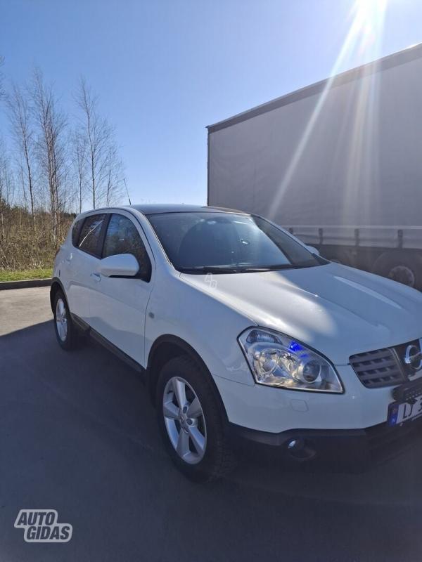 White Nissan Qashqai 2010 in Klaipeda, with an engine capacity of 1.50 L and mileage of 218 thousand km for 4200 €, photo 7 on AUTOMOTO.COM.LV