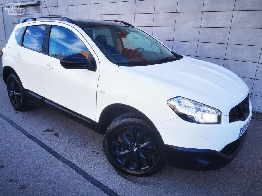 White Nissan Qashqai 2010 in Klaipeda, with an engine capacity of 2.00 L and mileage of 198 thousand km for 5590 €, photo 4 on AUTOMOTO.COM.LV