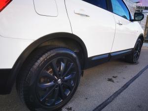 White Nissan Qashqai 2010 in Klaipeda, with an engine capacity of 2.00 L and mileage of 198 thousand km for 5590 €, photo 9 on AUTOMOTO.COM.LV