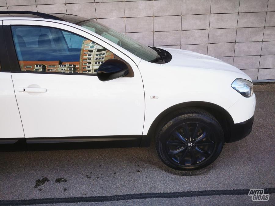 White Nissan Qashqai 2010 in Klaipeda, with an engine capacity of 2.00 L and mileage of 198 thousand km for 5590 €, photo 12 on AUTOMOTO.COM.LV