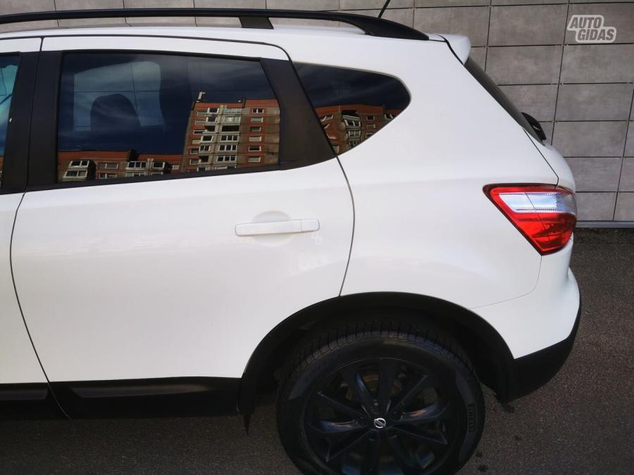 White Nissan Qashqai 2010 in Klaipeda, with an engine capacity of 2.00 L and mileage of 198 thousand km for 5590 €, photo 16 on AUTOMOTO.COM.LV