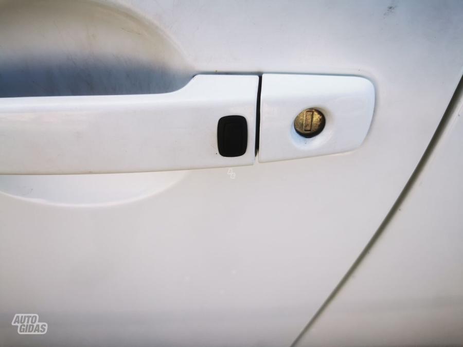 White Nissan Qashqai 2010 in Klaipeda, with an engine capacity of 2.00 L and mileage of 198 thousand km for 5590 €, photo 19 on AUTOMOTO.COM.LV