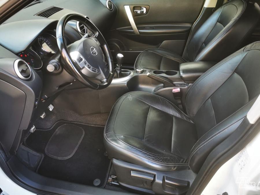 White Nissan Qashqai 2010 in Klaipeda, with an engine capacity of 2.00 L and mileage of 198 thousand km for 5590 €, photo 20 on AUTOMOTO.COM.LV