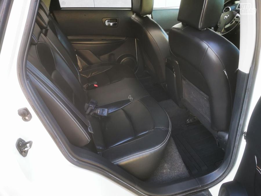 White Nissan Qashqai 2010 in Klaipeda, with an engine capacity of 2.00 L and mileage of 198 thousand km for 5590 €, photo 24 on AUTOMOTO.COM.LV
