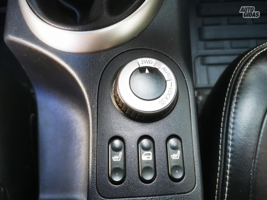 White Nissan Qashqai 2010 in Klaipeda, with an engine capacity of 2.00 L and mileage of 198 thousand km for 5590 €, photo 26 on AUTOMOTO.COM.LV