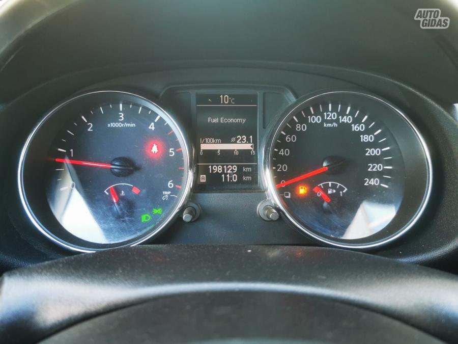 White Nissan Qashqai 2010 in Klaipeda, with an engine capacity of 2.00 L and mileage of 198 thousand km for 5590 €, photo 29 on AUTOMOTO.COM.LV
