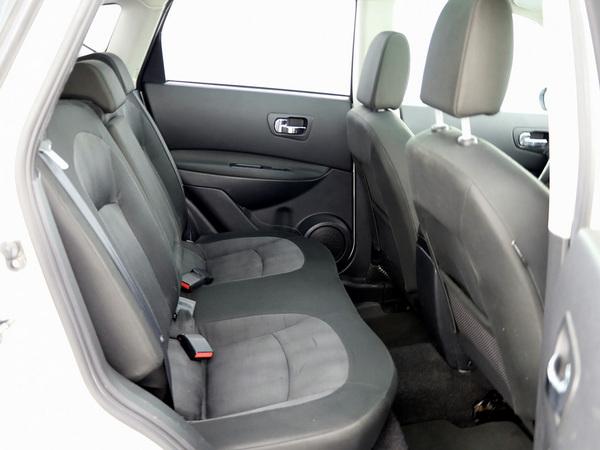 Balts Nissan Qashqai 2010 Tallina, ar dzinēja tilpumu 1.60 L un nobraukumu 268 tūkst. km par 2499 €, foto 7 vietnē AUTOMOTO.COM.LV