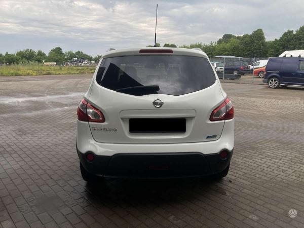 White Nissan Qashqai 2010 in Marijampole, with an engine capacity of 1.46 L and mileage of 247 thousand km for 3899 €, photo 5 on AUTOMOTO.COM.LV