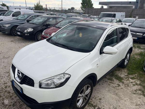 White Nissan Qashqai 2010 in Panevezys, with an engine capacity of 1.46 L and mileage of 273 thousand km for 3900 €, photo 2 on AUTOMOTO.COM.LV