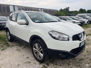 White Nissan Qashqai 2010 in Panevezys, with an engine capacity of 1.46 L and mileage of 273 thousand km for 3900 €, photo 4 on AUTOMOTO.COM.LV