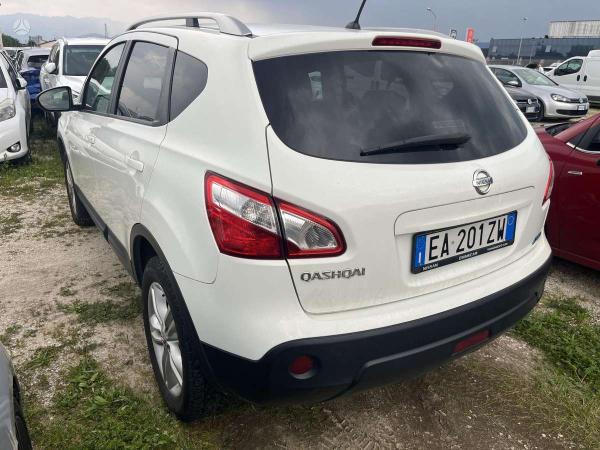 White Nissan Qashqai 2010 in Panevezys, with an engine capacity of 1.46 L and mileage of 273 thousand km for 3900 €, photo 4 on AUTOMOTO.COM.LV