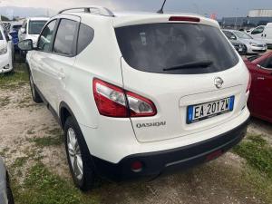 White Nissan Qashqai 2010 in Panevezys, with an engine capacity of 1.46 L and mileage of 273 thousand km for 3900 €, photo 5 on AUTOMOTO.COM.LV