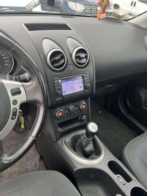 White Nissan Qashqai 2010 in Panevezys, with an engine capacity of 1.46 L and mileage of 273 thousand km for 3900 €, photo 9 on AUTOMOTO.COM.LV