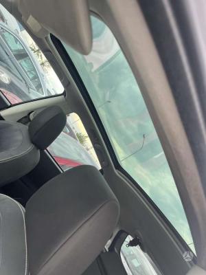 White Nissan Qashqai 2010 in Panevezys, with an engine capacity of 1.46 L and mileage of 273 thousand km for 3900 €, photo 12 on AUTOMOTO.COM.LV