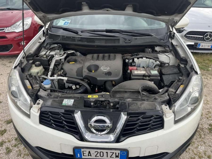 White Nissan Qashqai 2010 in Panevezys, with an engine capacity of 1.46 L and mileage of 273 thousand km for 3900 €, photo 14 on AUTOMOTO.COM.LV