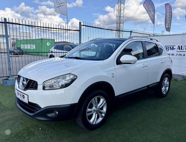 White Nissan Qashqai 2010 in Panevezys, with an engine capacity of 1.46 L and mileage of 273 thousand km for 4500 €, photo 1 on AUTOMOTO.COM.LV