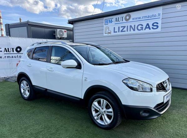 White Nissan Qashqai 2010 in Panevezys, with an engine capacity of 1.46 L and mileage of 273 thousand km for 4500 €, photo 3 on AUTOMOTO.COM.LV